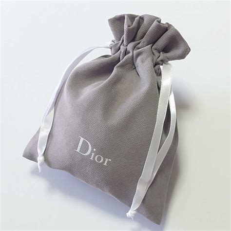 未使用 Dior ノベルティ落ち着いたグレーの 巾着ポーチ コスメポーチ 小物入れ お薬 充電器 クリスチャン ディオール 化粧新品送料