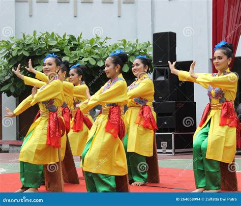 Malay Traditional Dance In Cultural Festival Performance Editorial Stock Image Image Of Person