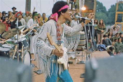 You Wont Believe These Photos From The 1969 Woodstock Festival From