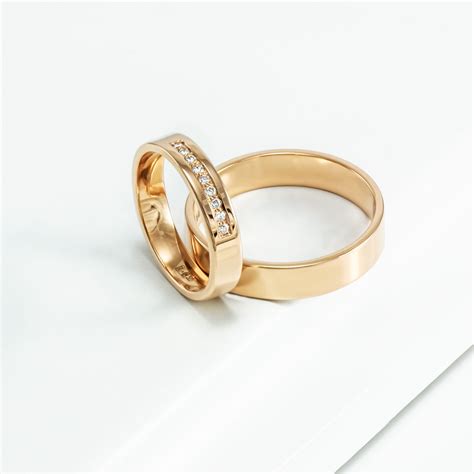 Обручально кольцо из красного золота 585-й пробы с бриллиантами - Примосса