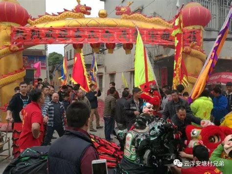 李氏李氏奇茂公后裔宗亲拜年活动雄狮艳舞烟花爆竹热闹至极 塘村 醒狮 兄弟