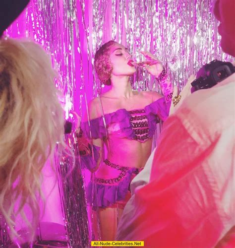 Miley Cyrus Sexy Magazine Photoshoot
