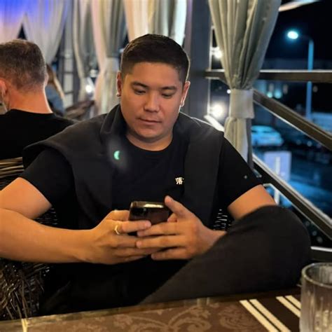 Мне 32 года и я всегда считал себя вечно молодым Кстати я иногда вижу своих одноклассников и