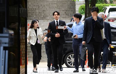 구속 갈림길 유아인 덤덤한 표정으로 법원 출석[포토] 나무뉴스