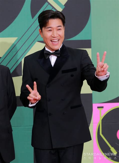 김종민 11세 연하 여자친구와 결혼 앞두고 이별수 예언 스타데일리뉴스