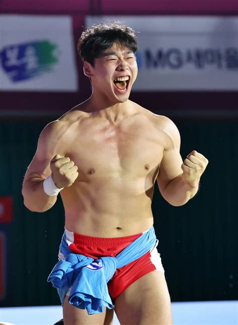 1년 9개월 만에 허선행 태백장사 꽃가마 보은장사씨름대회 우승