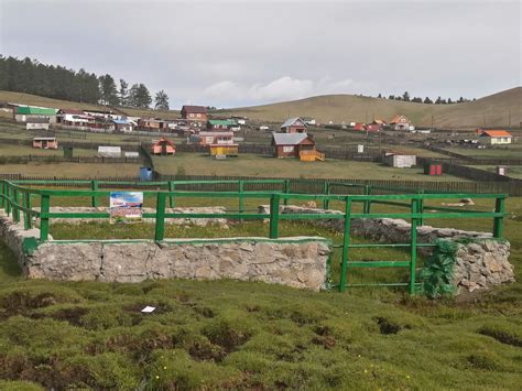 Орхон аймгийн Байгаль орчин аялал жуулчлалын газар Баян Өндөр сумын нутаг дэвсгэрт байрлах