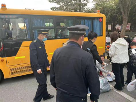安阳高新区综合执法大队守护校园周边秩序工作动态安阳市高新区