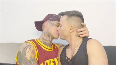 HOT AND WILD KISSES BETWEEN TWO NASTY FRIENDS BY BRENO DIAS AND LEON DIAS CLIP RJ MALE