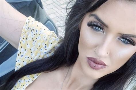 Statuesque Woman Making Thousands On Onlyfans Now Only Sells Pictures