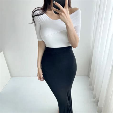 여성 유니크 슬림핏 사선 오프숄더 반팔 티셔츠 5컬러