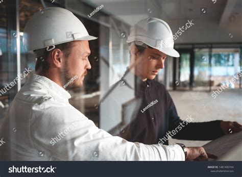 23 Constuction Site Working Looking Royalty Free Photos And Stock