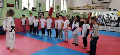 Урок по полицейска лична защита получиха децата от Детското полицейско управление