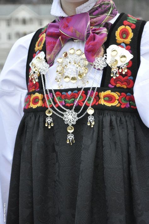 Український народний костюм вперше на подіумі Українського тижня моди Модные стили Мода