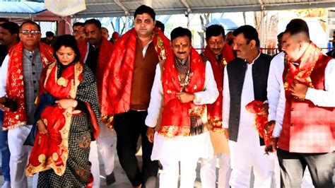 डिप्टी सीएम राजेंद्र शुक्ल ने मैहर में मां शारदा के मंदिर में माथा टेका जानें क्या मांगा वरदान