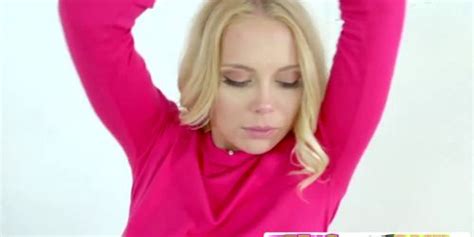 Nookie Blondie Did A Hard Sex On Her Very Comfy Couch