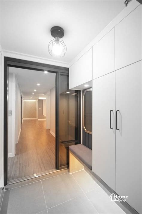 좁은 현관 입구 인테리어 꾸미기 아파트 신발장 거울 수납 벤치의자 홈데코 도어 슬림 중문 시공 현대 아파트 인테리어 현관 디자인