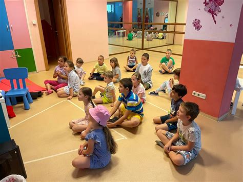 Детски център Всезнайко Остават още търи месеца до края на учебната година в които можете да