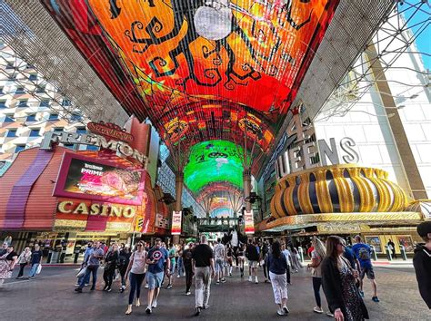 Las Vegas Strip Tourist Attractions 60 Photos