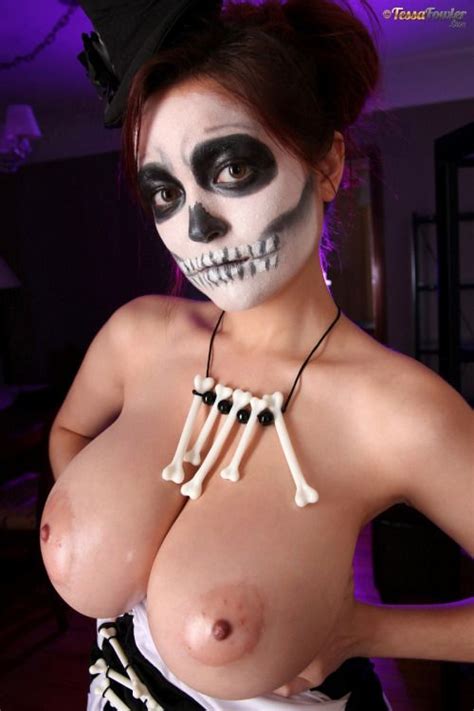 Tessa Fowler Happy Halloween Pic