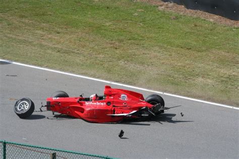 무료 이미지 구조 고속도로 차량 추락 스포츠카 힘 추신 경마장 사고 모터 스포츠 자동차 경주 Dtm 안전 차 차체의 손상 공식 1 스포츠