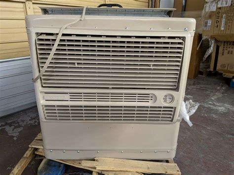 Champion Cooler 4700 Cfm 2 Speed Window Evaporative Cooler Damaged