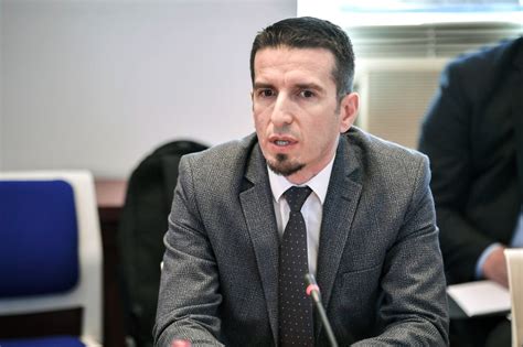 Zekaj Reagon Pas Mesazhit Të Ministrisë Së Drejtësisë A Me Qeshë A Me Qajtë Gazetablic