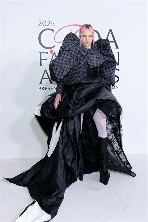 AdÉla Adelajergova Posts X
