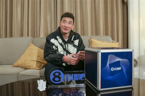 直播吧在现场丨孙铭徽：上赛季的心理落差很大 希望这赛季能打好 直播吧
