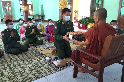 လှိုင်းဘွဲမြို့နယ် ကော့လှိုင်းကျေးရွာဘုန်းတော်ကြီးကျောင်းတွင် ဆွမ်းဆန်၊ဆီနှင့်လှူဖွယ်ပစ္စည်းများ