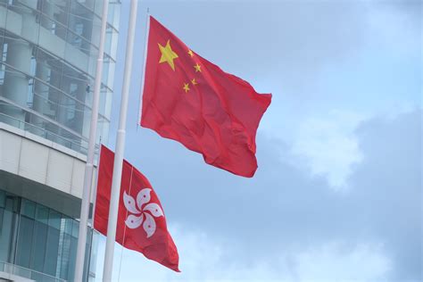 立法會通過修訂區旗及區徽條例 侮辱區旗區徽均屬違法 香港 大公文匯網