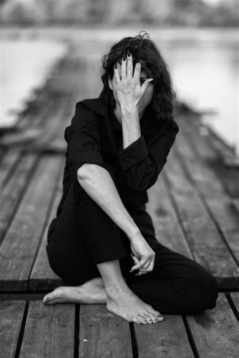 Безкоштовне стокове фото босоніж вдумливий виразні вишуканість відображення вічний дерев