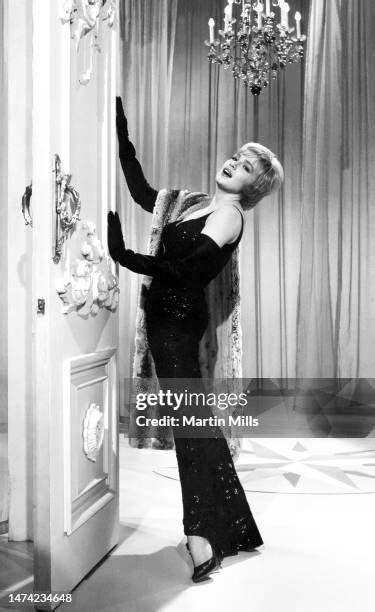 Woman Singing Full Body Photos And Premium High Res Pictures Getty Images