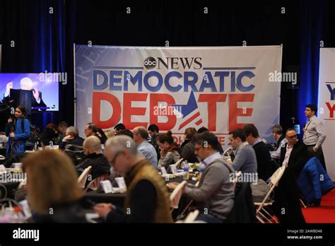 Manchester New Hampshire Usa 7th Feb 2020 Media In The Filing Room