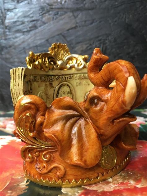 Слон с квадратом — цена 100 грн в каталоге Статуэтки Купить товары для дома и быта по доступной