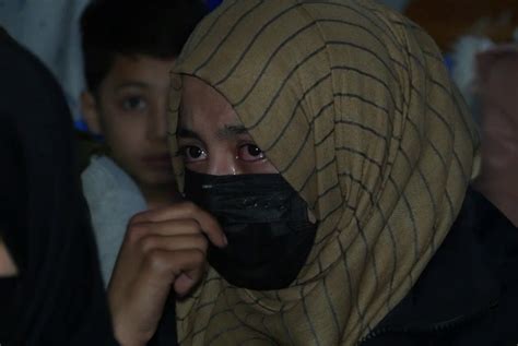 به دنبال بسته‌شدن دانشگاه‌ها مرکزهای آموزشی نیز به روی دختران بسته شدند