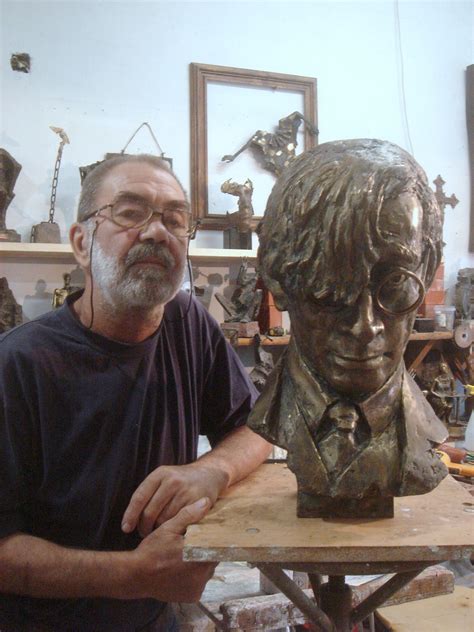 Плевенски скулптор с творба в „Двора на Кирилицата” ОП Общински медиен център Плевен