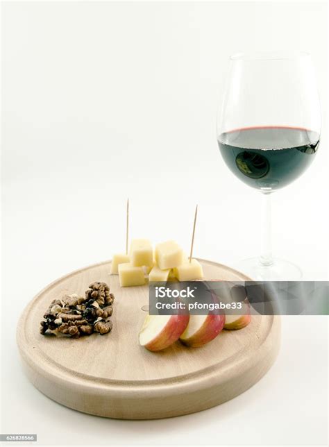 사과 슬라이스 치즈와 호두를 곁들인 레드 와인 시음 설정 마실 것에 대한 스톡 사진 및 기타 이미지 마실 것 모임 목마른 Istock