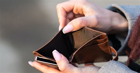 캐나다 다음 달 세금 인상으로 수입 감소 Cbm 밴쿠버