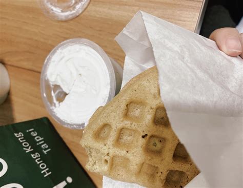 彰化實習Day1 我一早真的跑去菜市場 自己去逛菜市場真的挺新奇ㄉ 但是沒找到任何一家賣鞋子的店所以只好穿著我的samba去藥局報到ㄌ 我是