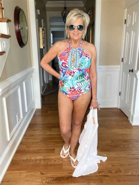 Over 40 Fashion Blogger Tania Stephens Is Doing A Swimsuit Try On Haul