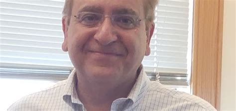 کامران وفا، فیزیک‌دان ایرانی و استاد دانشگاه هاروارد، برنده جایزه فیزیک