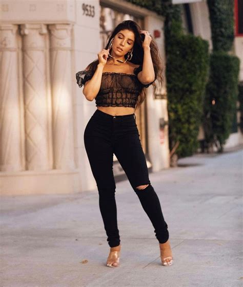 Melissa Molinaro Artist Picture Melissa Molinaro Artist Picture