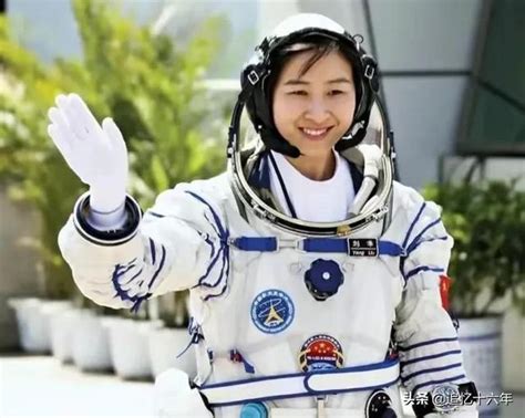 英雄航天員劉洋，首次曝光全家福！丈夫儀表堂堂，兒女繞膝 每日頭條