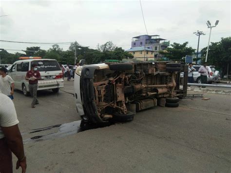 လှိုင်သာယာ ၅ ထိပ်မှတ်တိုင်အနီးတွင် ဆီတင်ယာဉ်နှင့် အိမ်စီးကားတိုက်မိမ