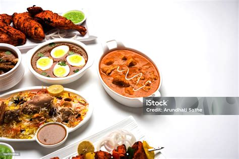 다양한 인도 비 채식 음식 레시피가 그룹으로 제공됩니다 치킨 카레 양고기 마살라 안다에그 카레 버터 치킨 비리야니 탄두리 머그 치킨 티카 난로티 포함 0명에 대한 스톡 사진