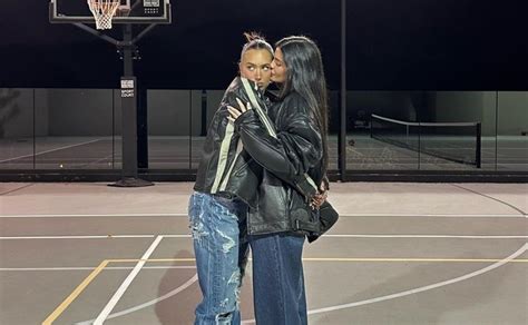 Kylie Jenner Celebra San Valentín Soltera Y Besa A Su Mejor Amiga