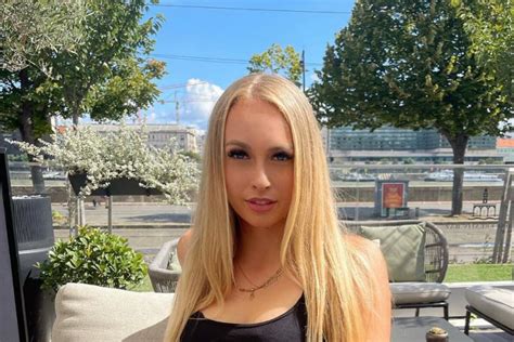 Los Looks Más Osados De Fanny Stollár La Tenista Húngara Que Causa