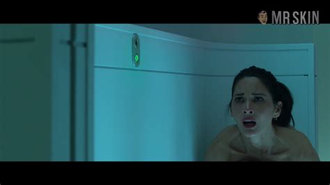 Hottest Scenes From The Predator 2018 Sexy Pics And Clips Mr Skin