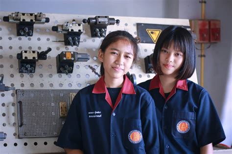 📢 ปีนี้ เรามาในตรีมชุด ช่างยนต์วิทยาลัยเทคนิคอุตรดิตถ์